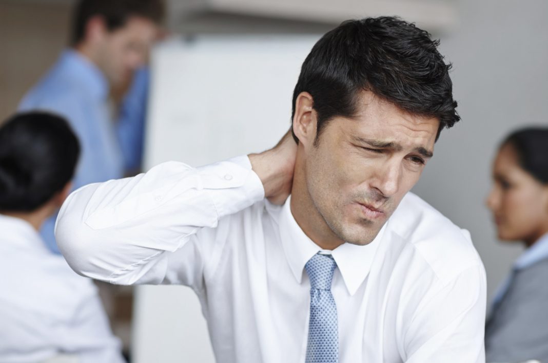 Dolore alla Nuca: Leggi Tutte le Cause e i Rimedi per Sconfiggerlo!